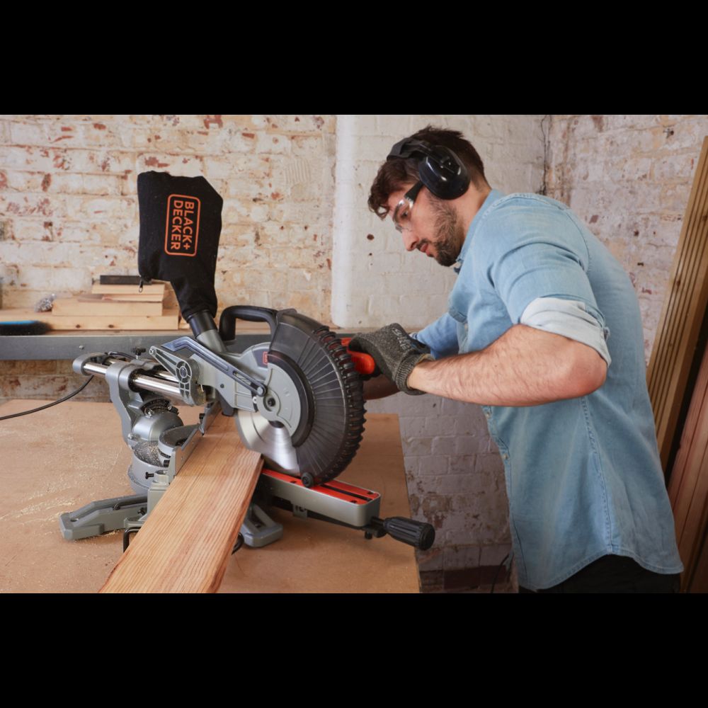 Ferastrau circular Black & Decker BES700-QS, 230 V, 1600 W, 5000 rpm